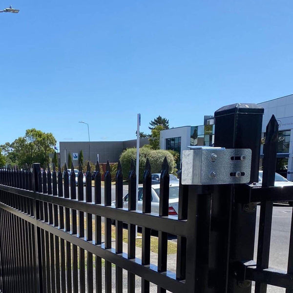 Slide Gate End Catch by Boss Hardware | Edgesmith